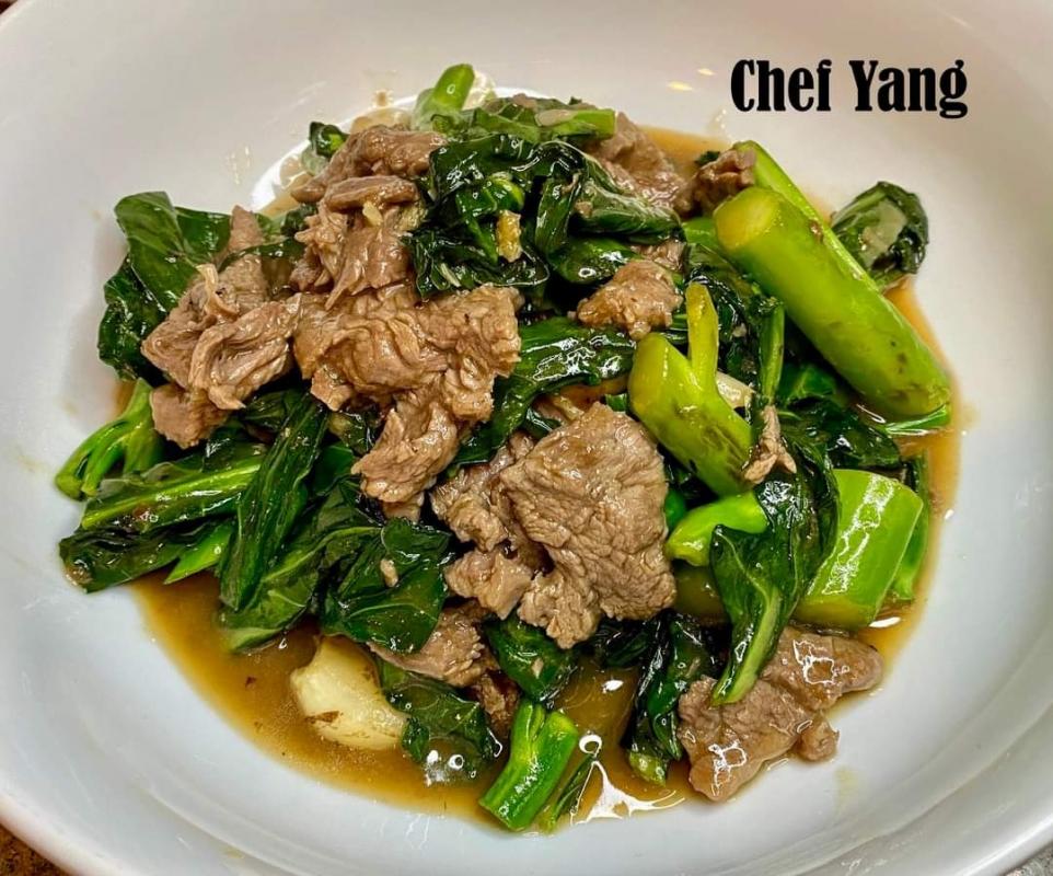 Beef with Chinese Broccoli (Gai Lan) in Oyster Sauce • Neperos