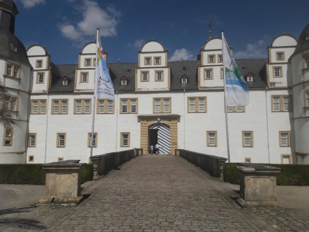 Schloß Neuhaus • Neperos