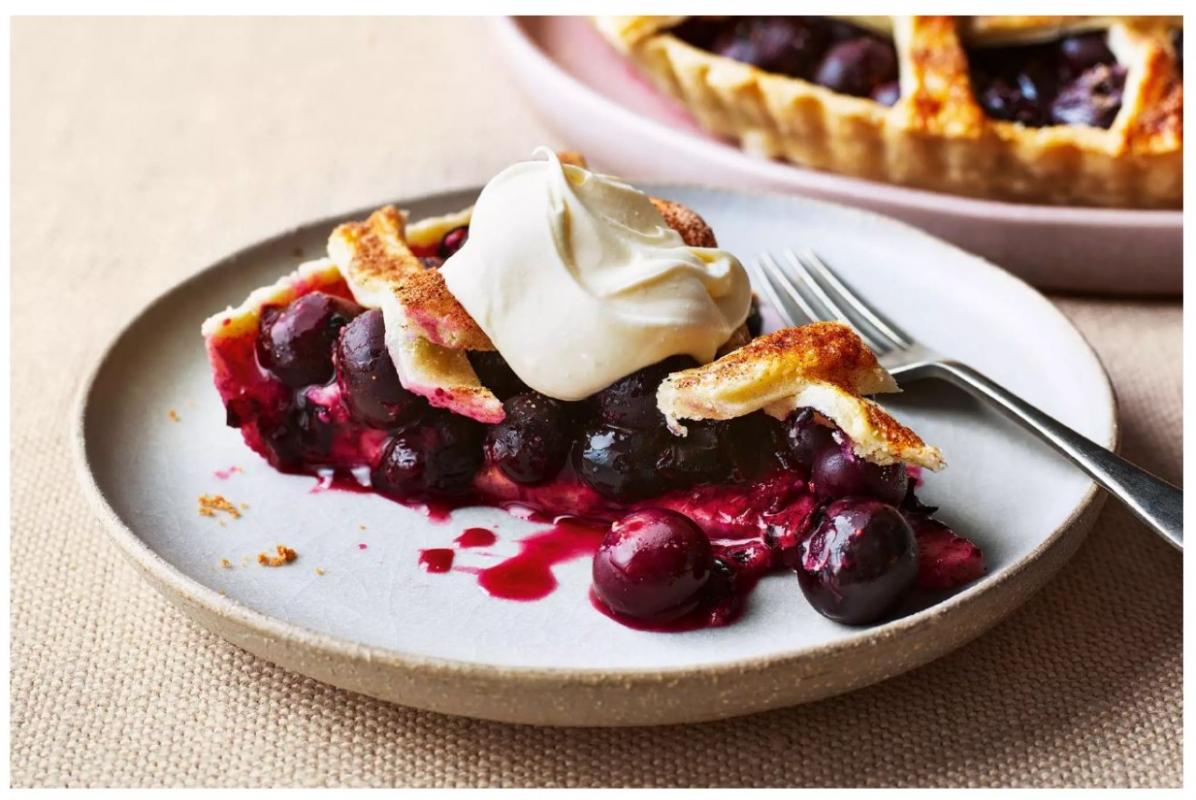 Blueberry lattice pie • Neperos
