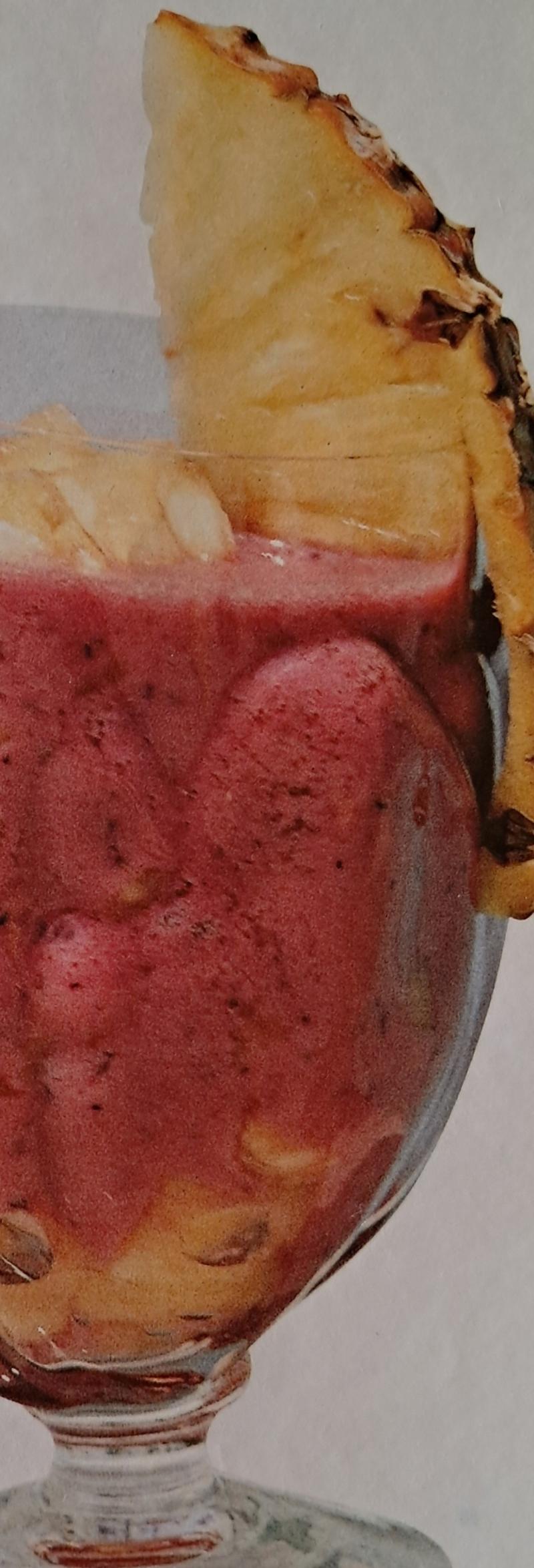 FRAPPÈ DI MIRTILLI E FRAGOLE CON ANANAS • Neperos