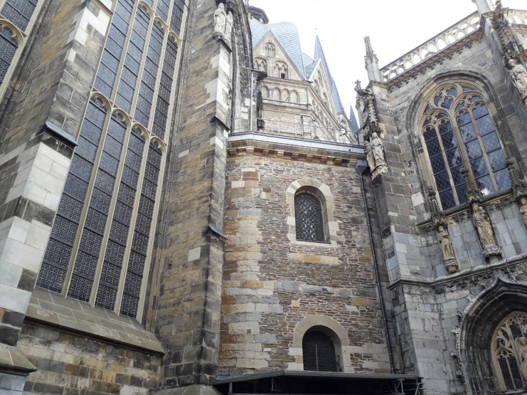 Aachen Cathedral • Neperos