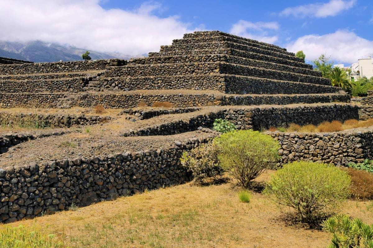 Pyramids in Sicily (Italy) • Neperos