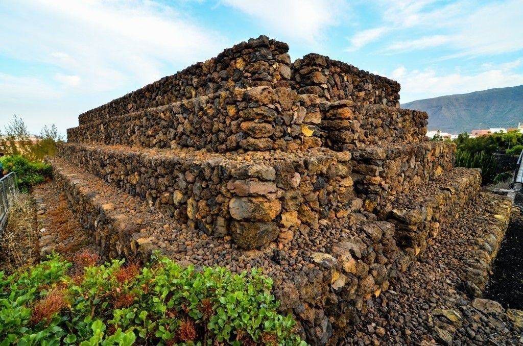 Pyramids in Sicily (Italy) • Neperos