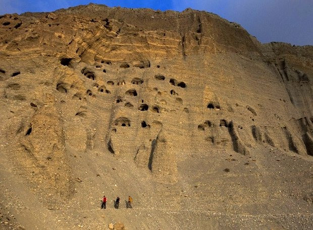 The Mustang Caves: an ancient kingdom in Nepal • Neperos