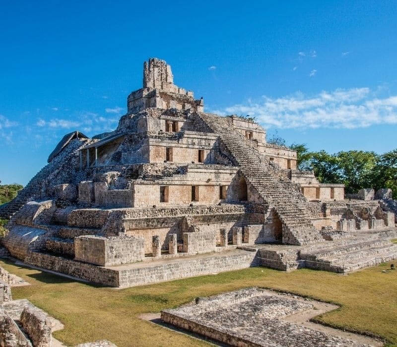 The Pre-Columbian civilizations: Aztecs, Maya and Incas • Neperos