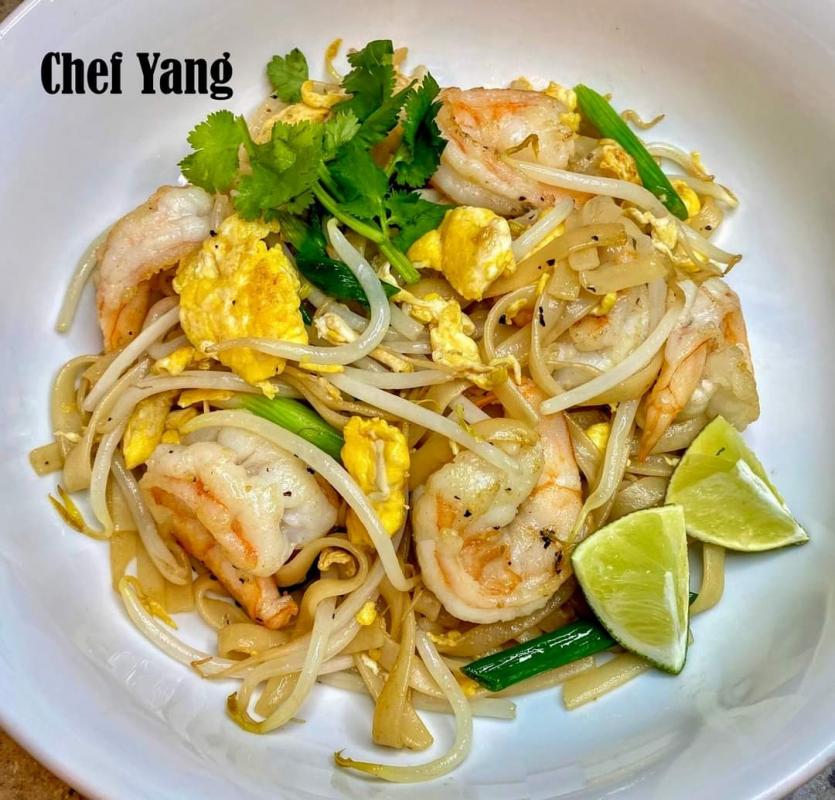 Stir-Fried Rice Noodles with Jumbo Shrimp • Neperos
