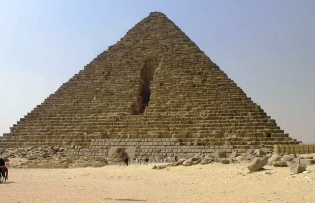 Pyramid of Menkaure: The smallest of the Giza Pyramids • Neperos
