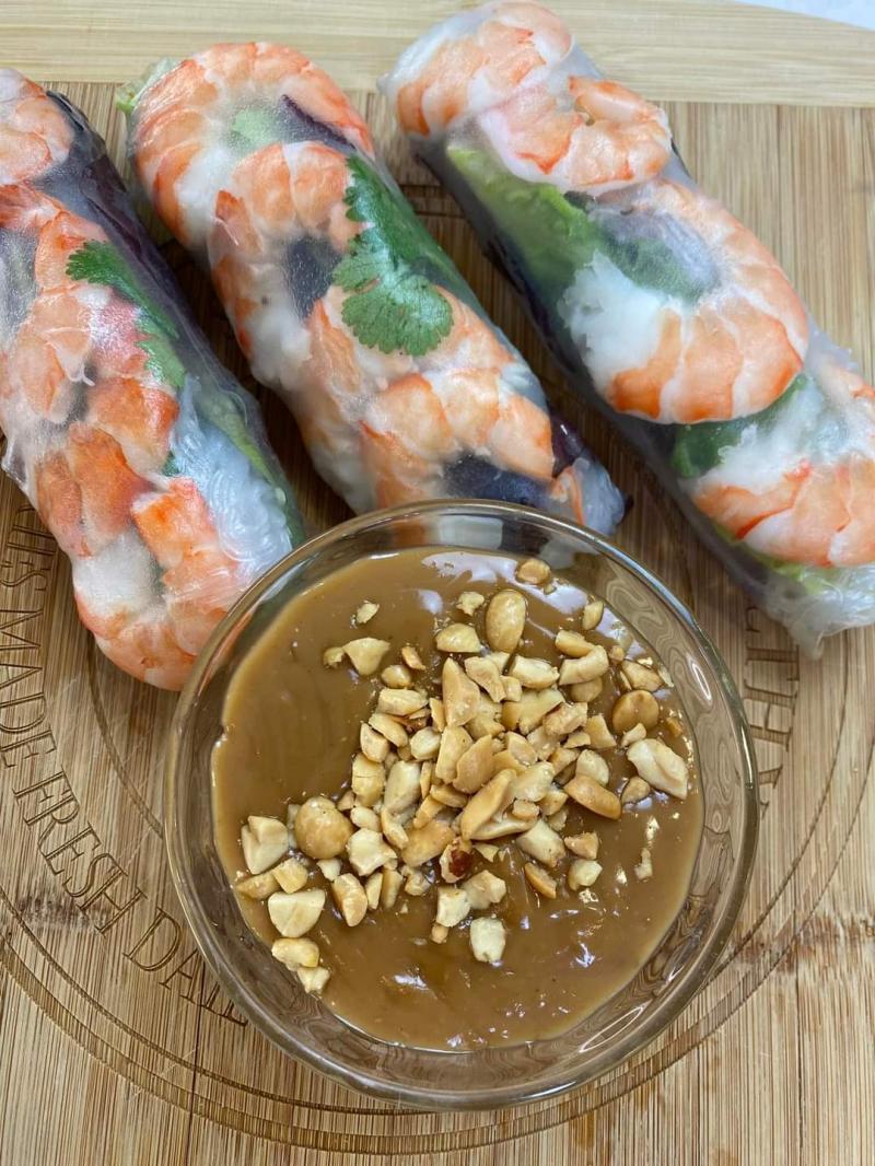 Peanut dipping sauce for Vietnamese Shrimp Spring Rolls • Neperos