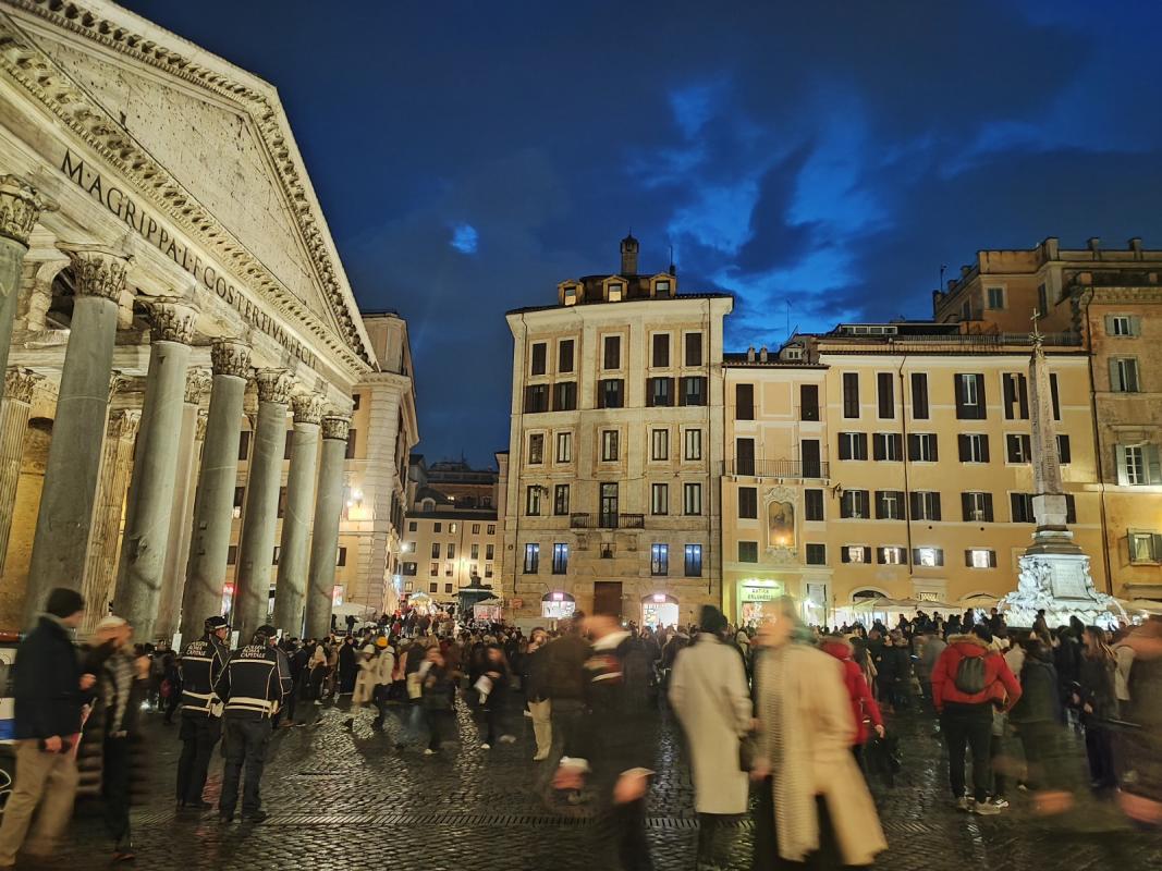 Rome by night • Neperos