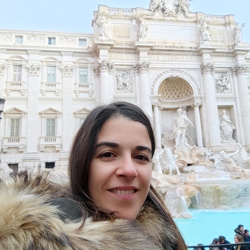Stefania e la fontana di Trevi • Neperos